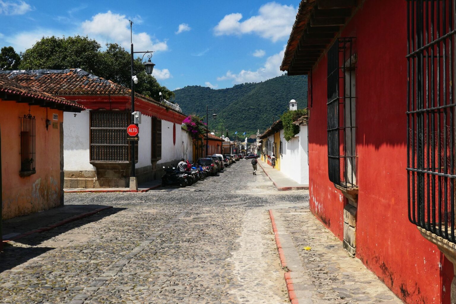 Wandering the Streets of Antigua Guatemala – Two Travel Turtles